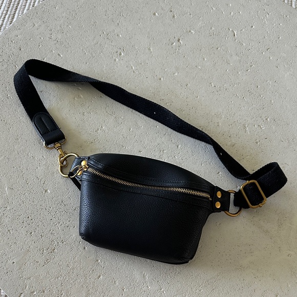 Universal Thread | Bags | Universal Thread Black Belt Bag With Gold ...